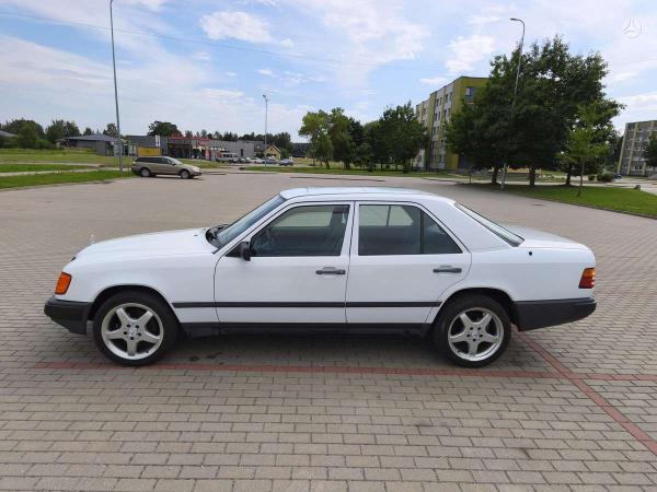Balts Mercedes-Benz W 124 1987 Kauņa, ar dzinēja tilpumu 2.30 L un nobraukumu 104 tūkst. km par 4333 €, foto 4 vietnē AUTOMOTO.COM.LV