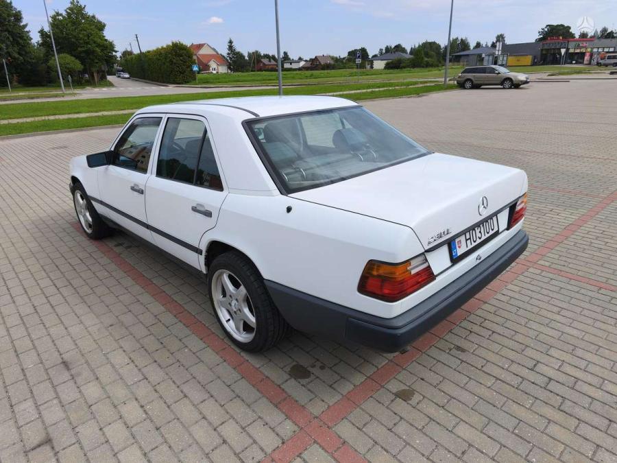 Balts Mercedes-Benz W 124 1987 Kauņa, ar dzinēja tilpumu 2.30 L un nobraukumu 104 tūkst. km par 4333 €, foto 6 vietnē AUTOMOTO.COM.LV