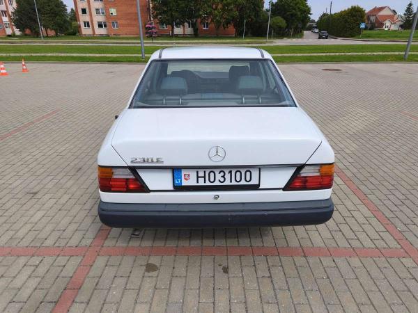 Balts Mercedes-Benz W 124 1987 Kauņa, ar dzinēja tilpumu 2.30 L un nobraukumu 104 tūkst. km par 4333 €, foto 6 vietnē AUTOMOTO.COM.LV