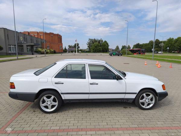 Balts Mercedes-Benz W 124 1987 Kauņa, ar dzinēja tilpumu 2.30 L un nobraukumu 104 tūkst. km par 4333 €, foto 8 vietnē AUTOMOTO.COM.LV