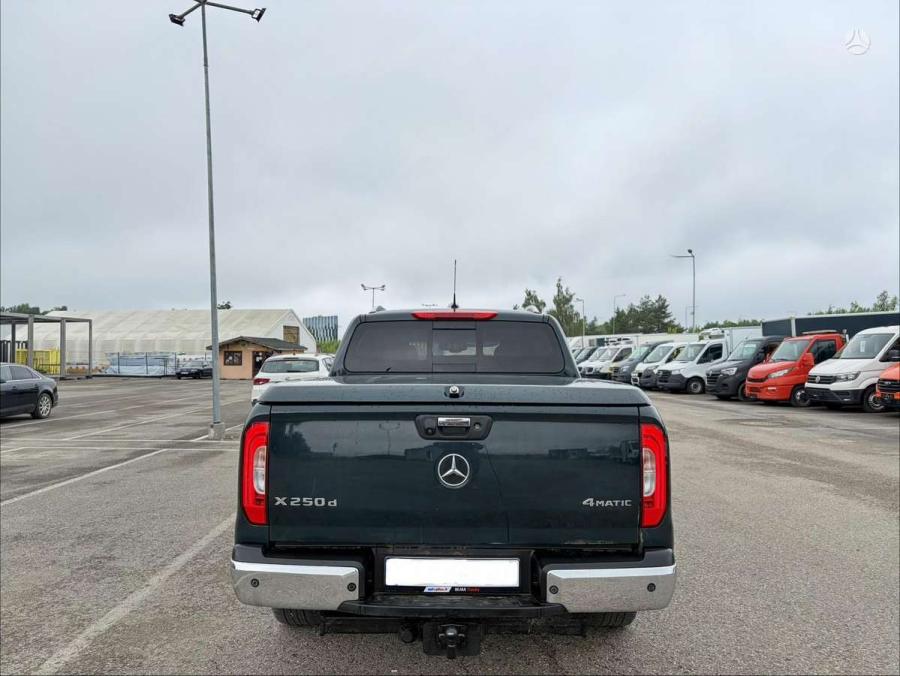 Green Mercedes-Benz X 250 2018 in Vilnius, with an engine capacity of 2.30 L and mileage of 205 thousand km for 21900 €, photo 7 on AUTOMOTO.COM.LV