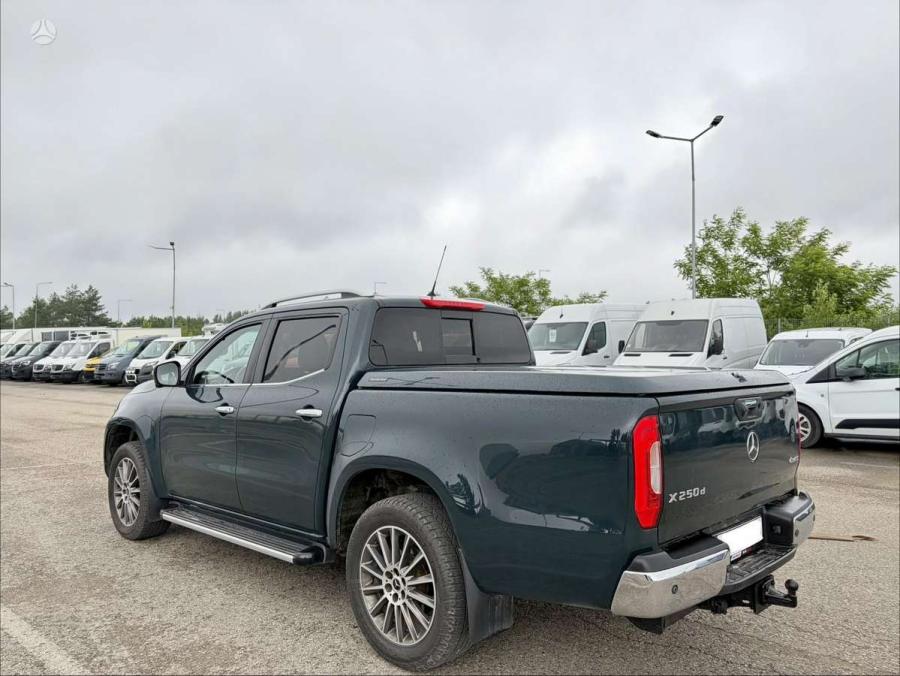 Green Mercedes-Benz X 250 2018 in Vilnius, with an engine capacity of 2.30 L and mileage of 205 thousand km for 21900 €, photo 8 on AUTOMOTO.COM.LV