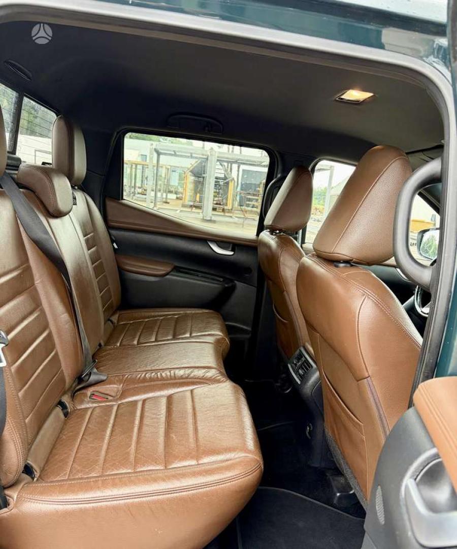 Green Mercedes-Benz X 250 2018 in Vilnius, with an engine capacity of 2.30 L and mileage of 205 thousand km for 21900 €, photo 14 on AUTOMOTO.COM.LV