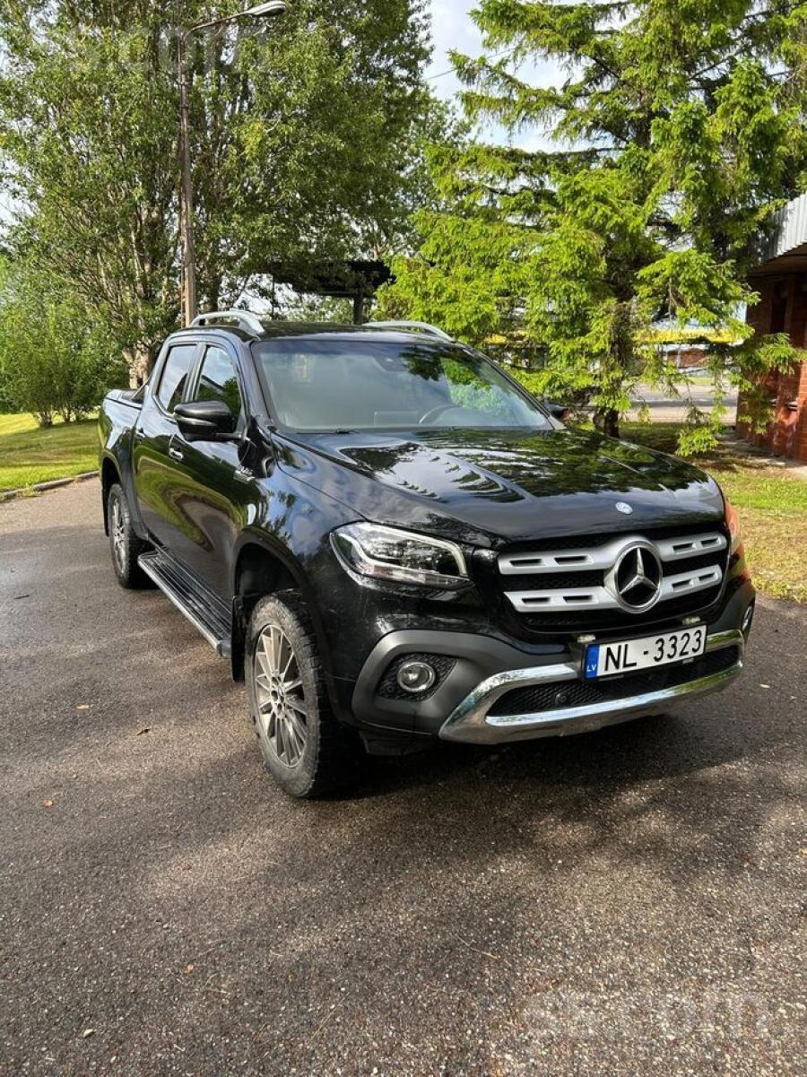 Black Mercedes-Benz X 350 2019 in Riga, with an engine capacity of 2.90 L and mileage of 161 thousand km for 34000 €, photo 3 on AUTOMOTO.COM.LV