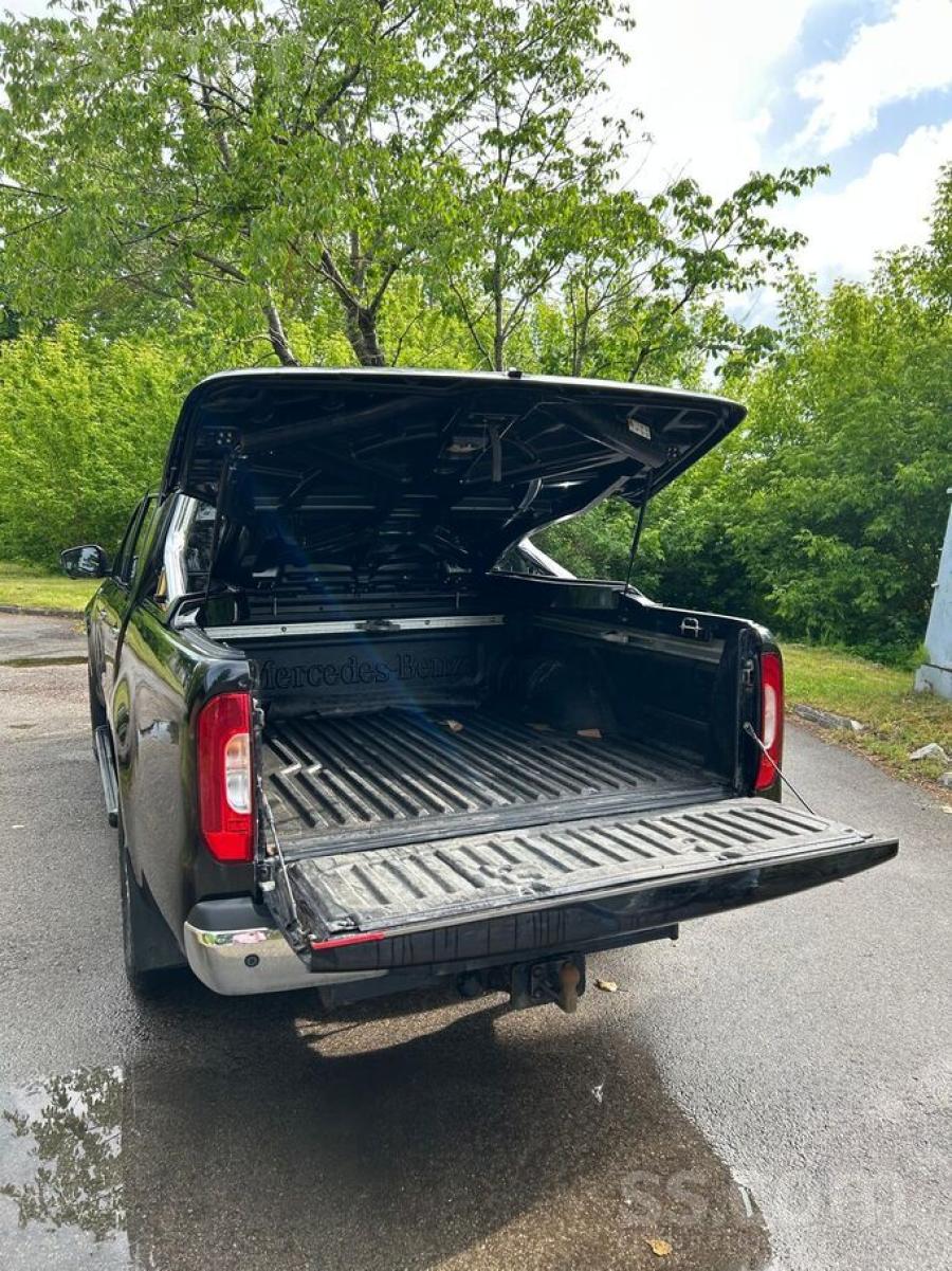 Black Mercedes-Benz X 350 2019 in Riga, with an engine capacity of 2.90 L and mileage of 161 thousand km for 34000 €, photo 5 on AUTOMOTO.COM.LV