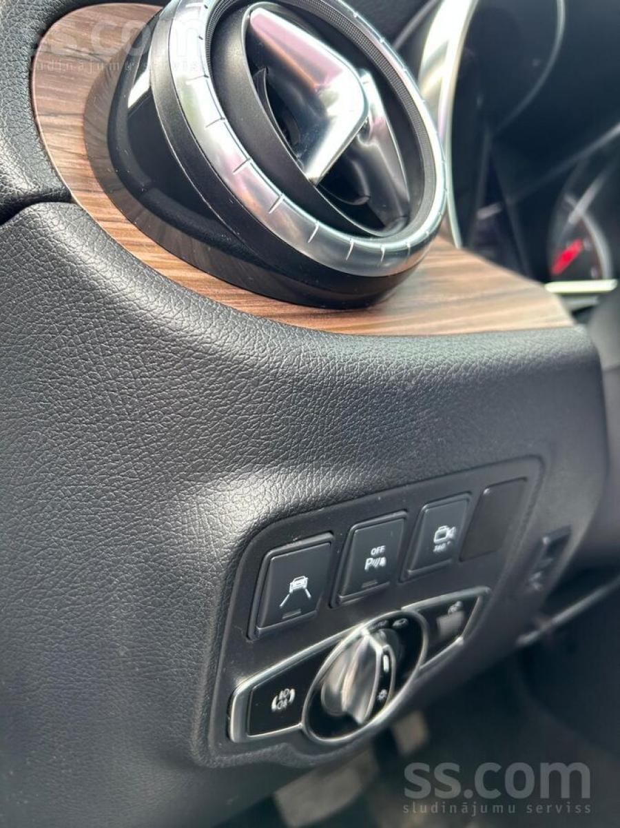 Black Mercedes-Benz X 350 2019 in Riga, with an engine capacity of 2.90 L and mileage of 161 thousand km for 34000 €, photo 14 on AUTOMOTO.COM.LV