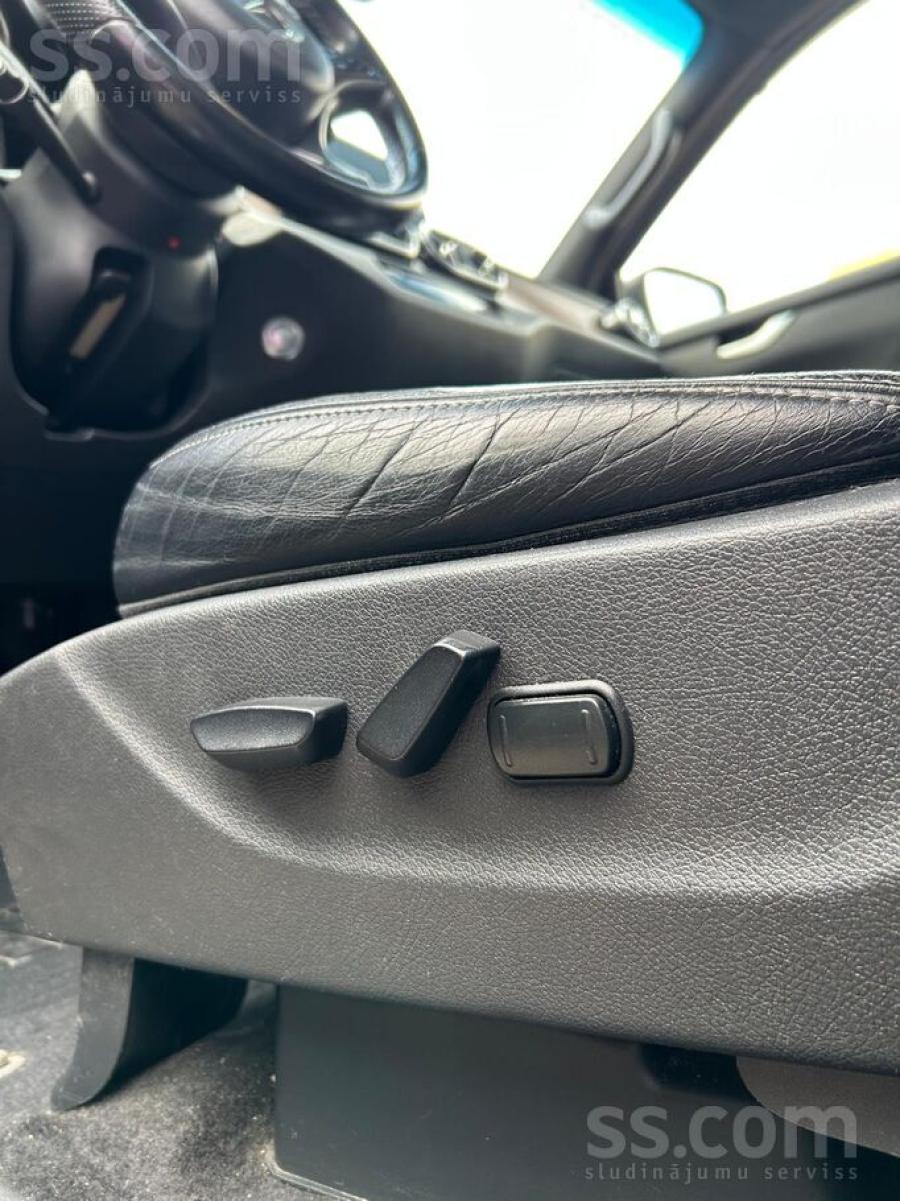 Black Mercedes-Benz X 350 2019 in Riga, with an engine capacity of 2.90 L and mileage of 161 thousand km for 34000 €, photo 16 on AUTOMOTO.COM.LV