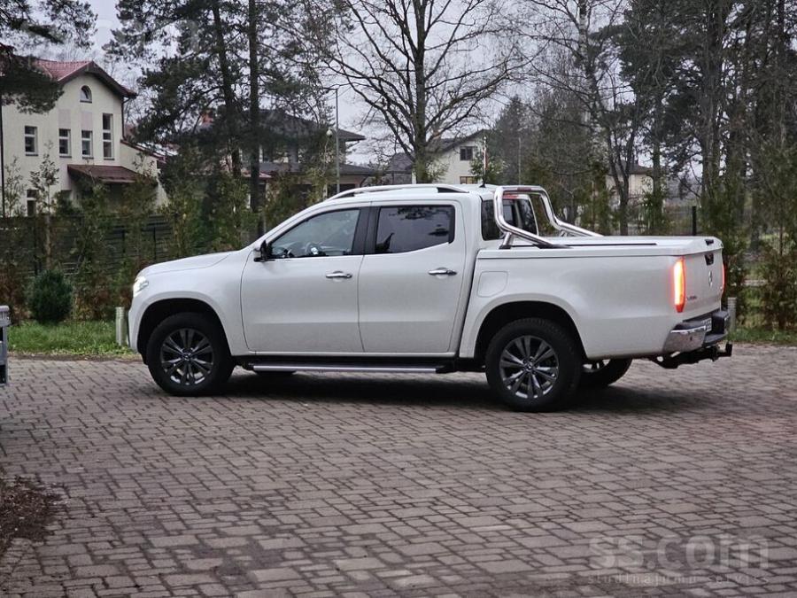 White Mercedes-Benz X 350 2019 in Riga, with an engine capacity of 3.00 L and mileage of 162 thousand km for 25000 €, photo 3 on AUTOMOTO.COM.LV
