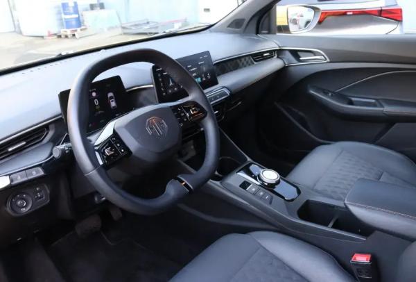 Dzeltens MG 3 2025 Rīga, ar dzinēja tilpumu 1.50 L un nobraukumu 18 tūkst. km par 22520 €, foto 5 vietnē AUTOMOTO.COM.LV