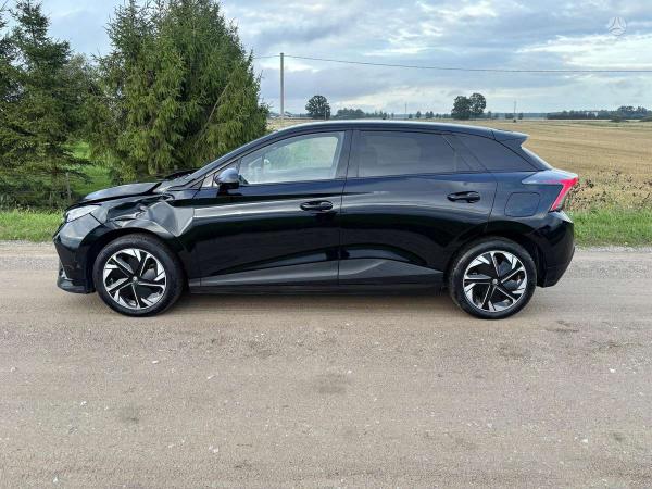 Black MG 4 EV 2023 in Kaunas, with an engine capacity of 0.00 L and mileage of 77 thousand km for 9650 €, photo 7 on AUTOMOTO.COM.LV