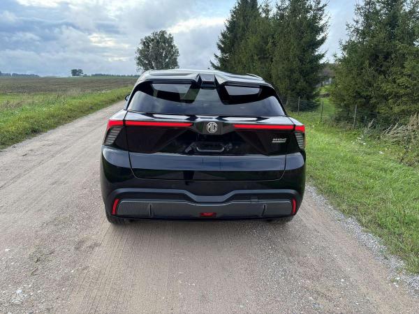 Black MG 4 EV 2023 in Kaunas, with an engine capacity of 0.00 L and mileage of 77 thousand km for 9650 €, photo 8 on AUTOMOTO.COM.LV