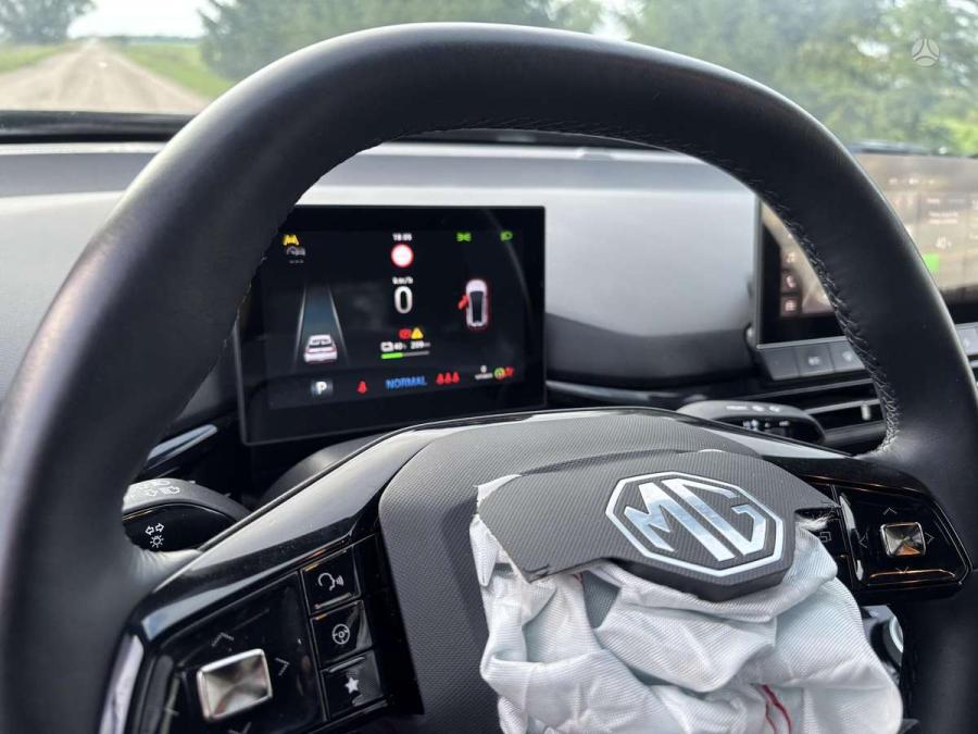Black MG 4 EV 2023 in Kaunas, with an engine capacity of 0.00 L and mileage of 77 thousand km for 9650 €, photo 21 on AUTOMOTO.COM.LV