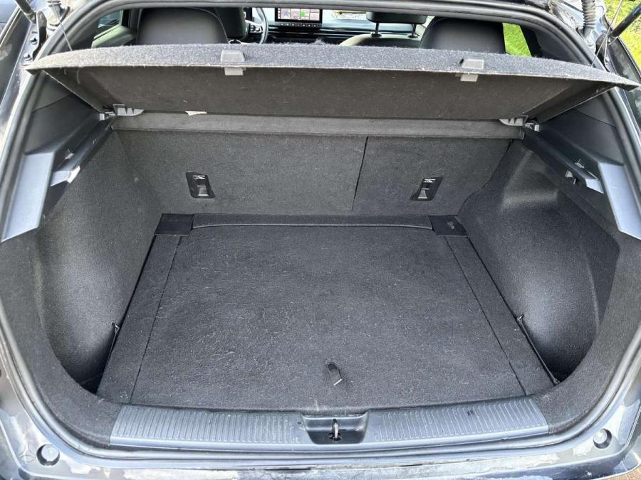 Black MG 4 EV 2023 in Kaunas, with an engine capacity of 0.00 L and mileage of 77 thousand km for 9650 €, photo 22 on AUTOMOTO.COM.LV