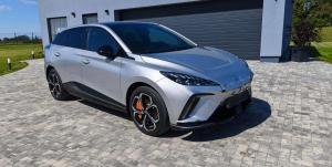 Серый МГ 4 EV 2024 в Алитус, объемом двигателя 0.00 л и пробегом 4 тыс. км за 14800 €, фото  на AUTOMOTO.COM.LV