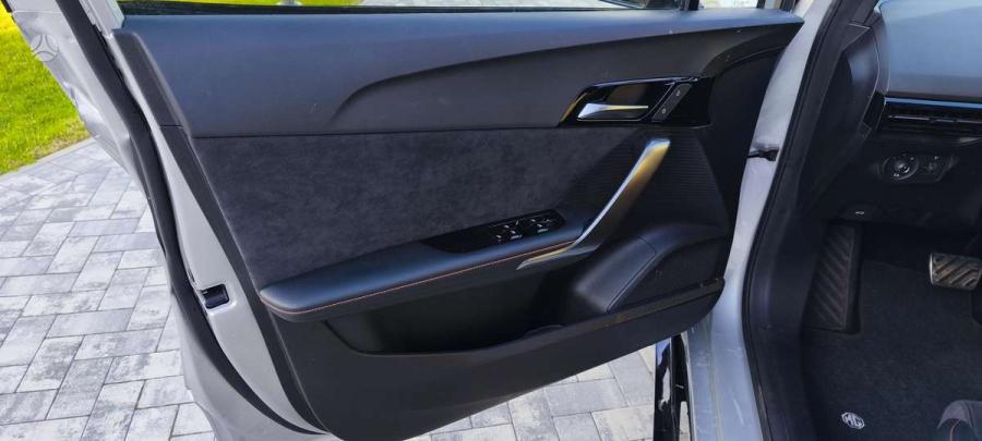 Pelēks MG 4 EV 2024 Alīta, ar dzinēja tilpumu 0.00 L un nobraukumu 4 tūkst. km par 14800 €, foto 40 vietnē AUTOMOTO.COM.LV