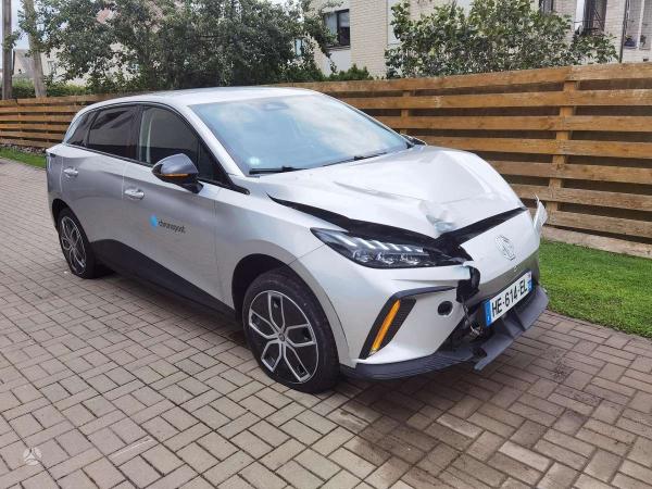 Grey MG 4 EV 2025 in Kaunas, with an engine capacity of 0.00 L and mileage of 30 thousand km for 9400 €, photo 2 on AUTOMOTO.COM.LV