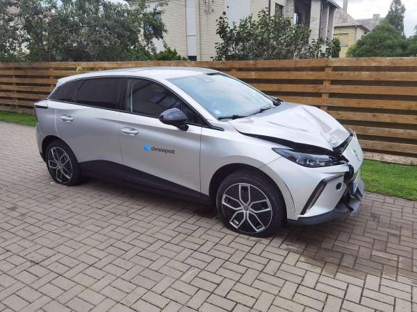 Grey MG 4 EV 2025 in Kaunas, with an engine capacity of 0.00 L and mileage of 30 thousand km for 9400 €, photo 4 on AUTOMOTO.COM.LV
