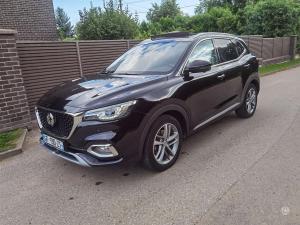 Melns MG EHS 2022 Kauņa, ar dzinēja tilpumu 1.49 L un nobraukumu 99 tūkst. km par 12500 €, foto  vietnē AUTOMOTO.COM.LV
