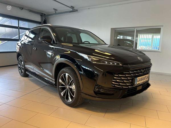 Black MG HS 2025 in Siauliai, with an engine capacity of 1.50 L and mileage of 7 thousand km for 31200 €, photo 1 on AUTOMOTO.COM.LV