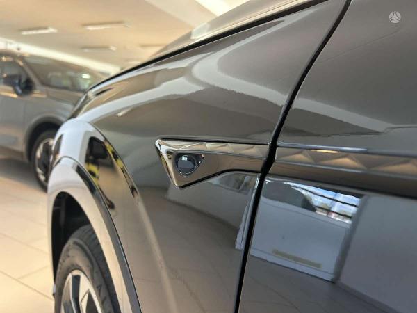 Black MG HS 2025 in Siauliai, with an engine capacity of 1.50 L and mileage of 7 thousand km for 31200 €, photo 9 on AUTOMOTO.COM.LV