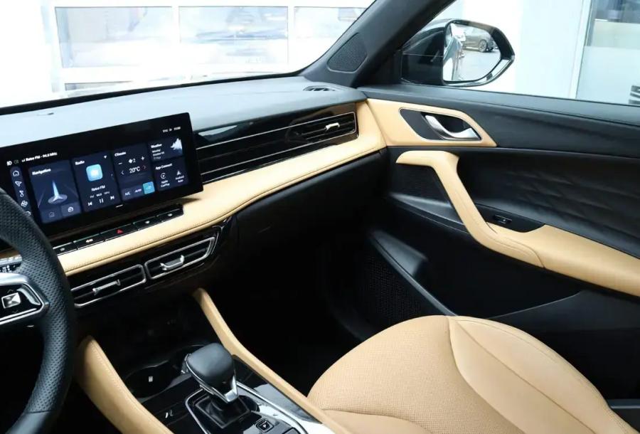 Melns MG HS 2026 Rīga, ar dzinēja tilpumu 1.50 L un nobraukumu 15 tūkst. km par 35840 €, foto 8 vietnē AUTOMOTO.COM.LV
