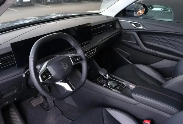 Grey MG HS 2025 in Riga, with an engine capacity of 1.50 L and mileage of 19 thousand km for 29000 €, photo 5 on AUTOMOTO.COM.LV