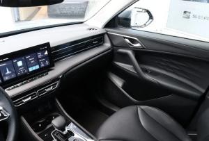 Grey MG HS 2025 in Riga, with an engine capacity of 1.50 L and mileage of 19 thousand km for 29000 €, photo 6 on AUTOMOTO.COM.LV