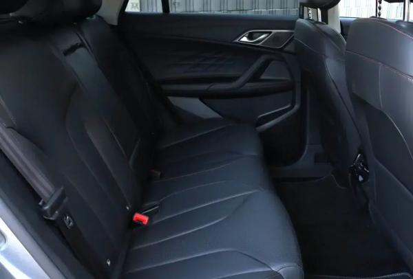 Grey MG HS 2025 in Riga, with an engine capacity of 1.50 L and mileage of 19 thousand km for 29000 €, photo 7 on AUTOMOTO.COM.LV