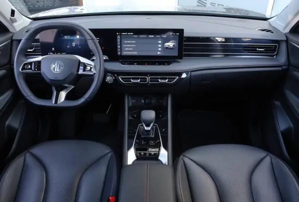 Grey MG HS 2025 in Riga, with an engine capacity of 1.50 L and mileage of 19 thousand km for 29000 €, photo 8 on AUTOMOTO.COM.LV
