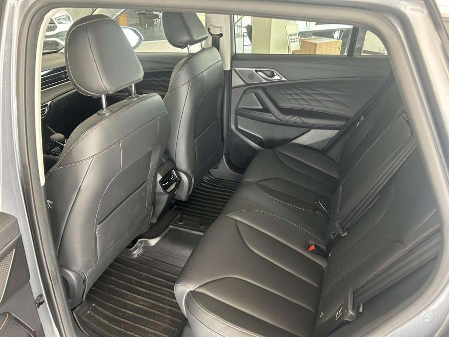 Grey MG HS 2026 in Siauliai, with an engine capacity of 1.50 L and mileage of 2 thousand km for 38500 €, photo 17 on AUTOMOTO.COM.LV