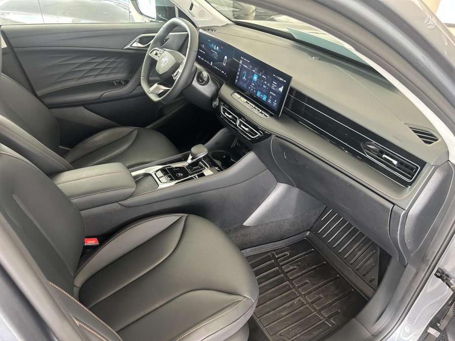 Grey MG HS 2026 in Siauliai, with an engine capacity of 1.50 L and mileage of 2 thousand km for 37500 €, photo 17 on AUTOMOTO.COM.LV