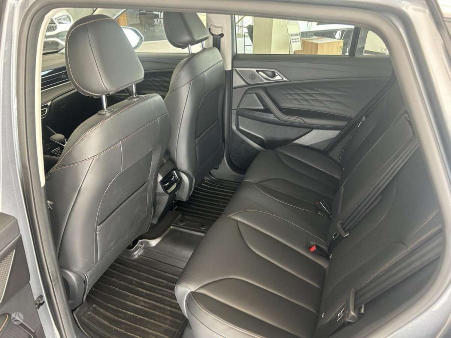 Grey MG HS 2026 in Siauliai, with an engine capacity of 1.50 L and mileage of 2 thousand km for 37500 €, photo 18 on AUTOMOTO.COM.LV