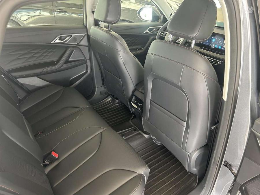 Grey MG HS 2026 in Siauliai, with an engine capacity of 1.50 L and mileage of 2 thousand km for 37500 €, photo 19 on AUTOMOTO.COM.LV