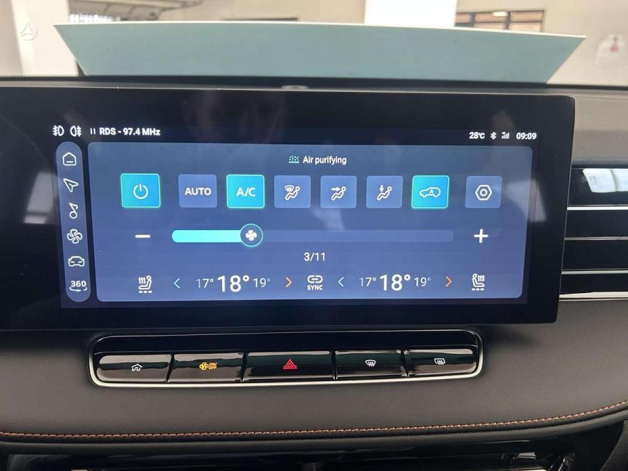 Grey MG HS 2026 in Siauliai, with an engine capacity of 1.50 L and mileage of 2 thousand km for 37500 €, photo 28 on AUTOMOTO.COM.LV