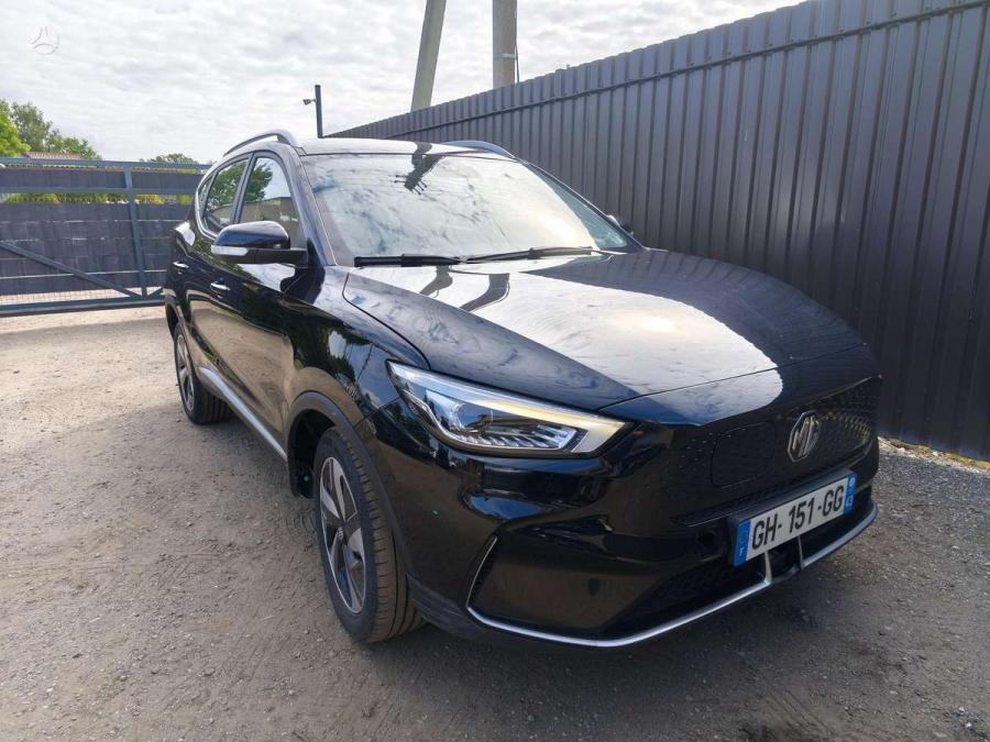 Black MG ZS 2022 in Kaunas, with an engine capacity of 0.00 L and mileage of 118 thousand km for 9999 €, photo 4 on AUTOMOTO.COM.LV
