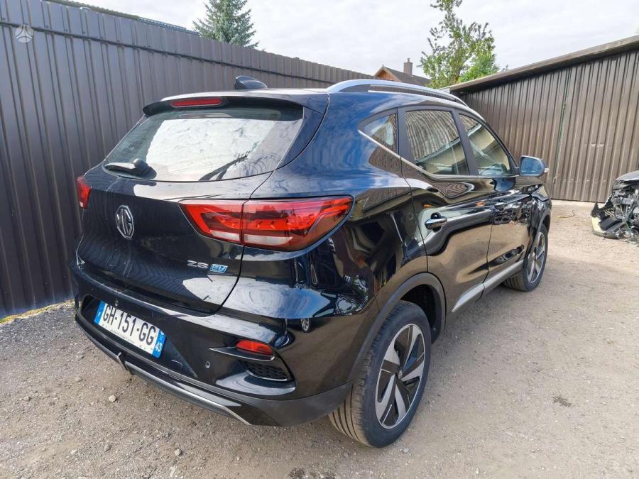 Black MG ZS 2022 in Kaunas, with an engine capacity of 0.00 L and mileage of 118 thousand km for 9999 €, photo 7 on AUTOMOTO.COM.LV