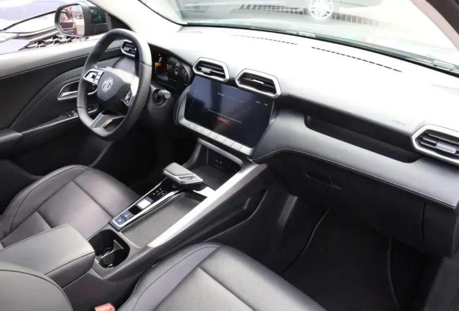 Green MG ZS 2025 in Riga, with an engine capacity of 1.50 L and mileage of 18 thousand km for 21990 €, photo 11 on AUTOMOTO.COM.LV