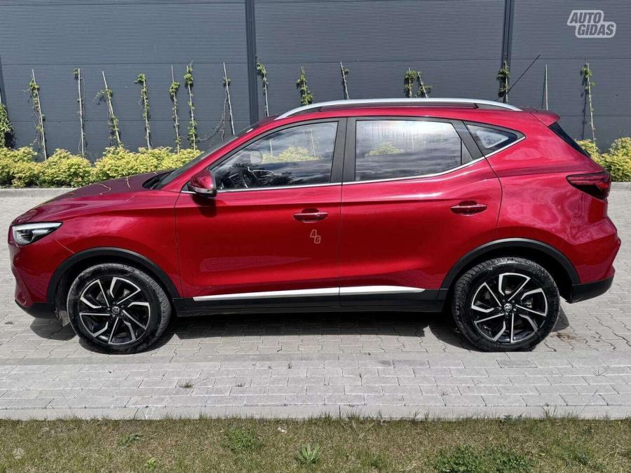 Red MG ZS 2023 in Vilnius, with an engine capacity of 1.00 L and mileage of 70 thousand km for 13500 €, photo 9 on AUTOMOTO.COM.LV