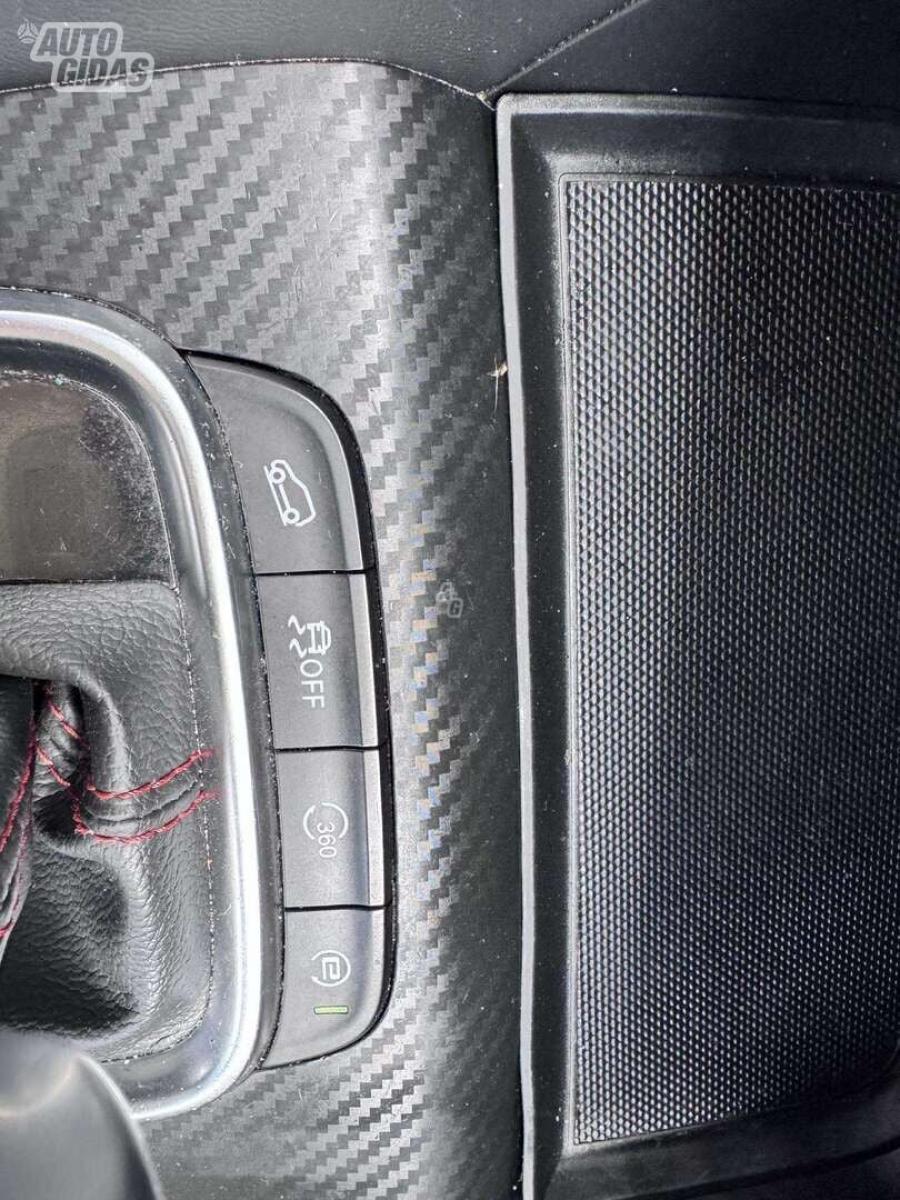 Red MG ZS 2023 in Vilnius, with an engine capacity of 1.00 L and mileage of 70 thousand km for 13500 €, photo 28 on AUTOMOTO.COM.LV