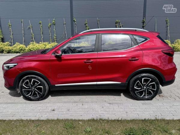 Red MG ZS 2023 in Vilnius, with an engine capacity of 1.00 L and mileage of 70 thousand km for 13500 €, photo 8 on AUTOMOTO.COM.LV
