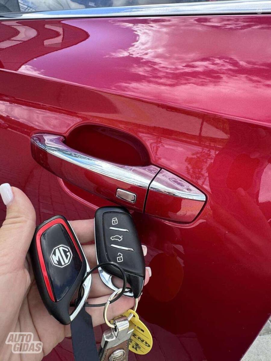Red MG ZS 2023 in Vilnius, with an engine capacity of 1.00 L and mileage of 70 thousand km for 13500 €, photo 26 on AUTOMOTO.COM.LV