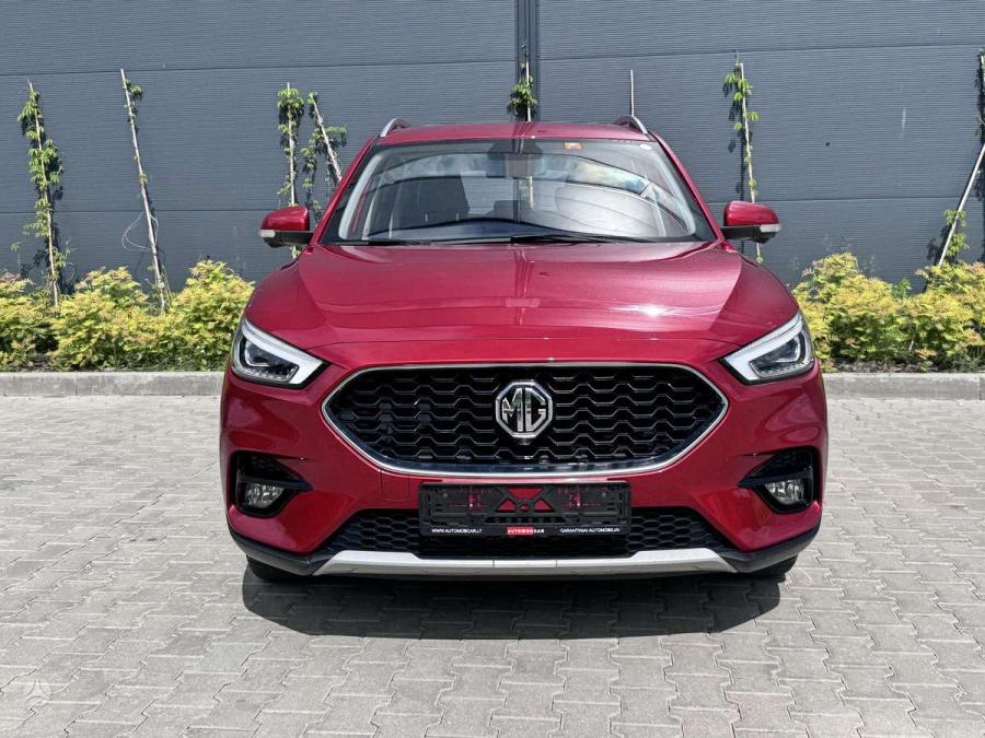Red MG ZS 2023 in Vilnius, with an engine capacity of 1.00 L and mileage of 70 thousand km for 13500 €, photo 3 on AUTOMOTO.COM.LV
