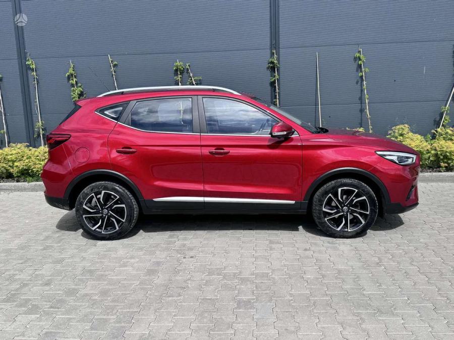 Red MG ZS 2023 in Vilnius, with an engine capacity of 1.00 L and mileage of 70 thousand km for 13500 €, photo 8 on AUTOMOTO.COM.LV