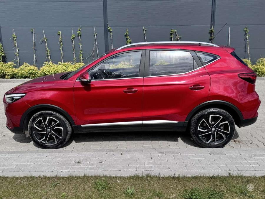 Red MG ZS 2023 in Vilnius, with an engine capacity of 1.00 L and mileage of 70 thousand km for 13500 €, photo 9 on AUTOMOTO.COM.LV