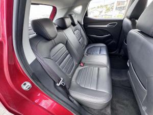 Red MG ZS 2023 in Vilnius, with an engine capacity of 1.00 L and mileage of 70 thousand km for 13500 €, photo 18 on AUTOMOTO.COM.LV