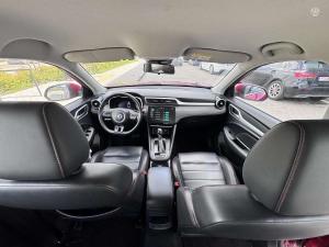 Red MG ZS 2023 in Vilnius, with an engine capacity of 1.00 L and mileage of 70 thousand km for 13500 €, photo 22 on AUTOMOTO.COM.LV