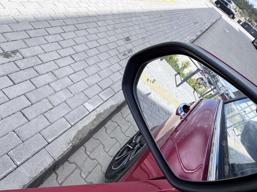 Red MG ZS 2023 in Vilnius, with an engine capacity of 1.00 L and mileage of 70 thousand km for 13500 €, photo 25 on AUTOMOTO.COM.LV