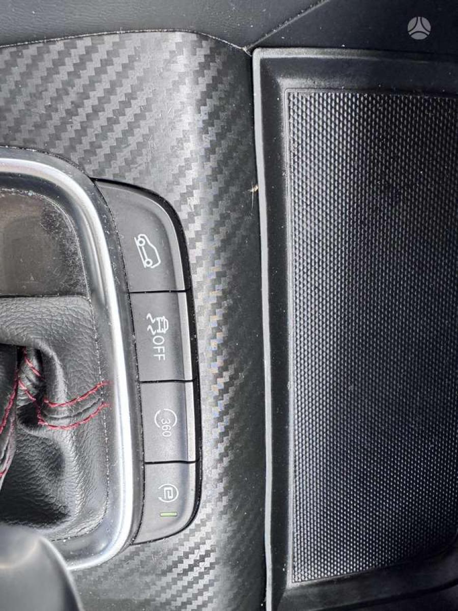 Red MG ZS 2023 in Vilnius, with an engine capacity of 1.00 L and mileage of 70 thousand km for 13500 €, photo 28 on AUTOMOTO.COM.LV