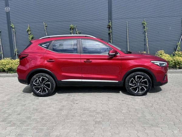 Red MG ZS 2023 in Vilnius, with an engine capacity of 1.00 L and mileage of 70 thousand km for 13500 €, photo 8 on AUTOMOTO.COM.LV