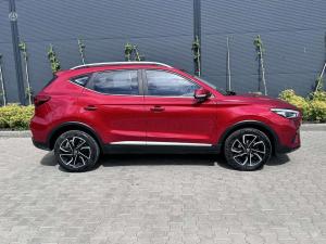 Red MG ZS 2023 in Vilnius, with an engine capacity of 1.00 L and mileage of 70 thousand km for 13500 €, photo 8 on AUTOMOTO.COM.LV